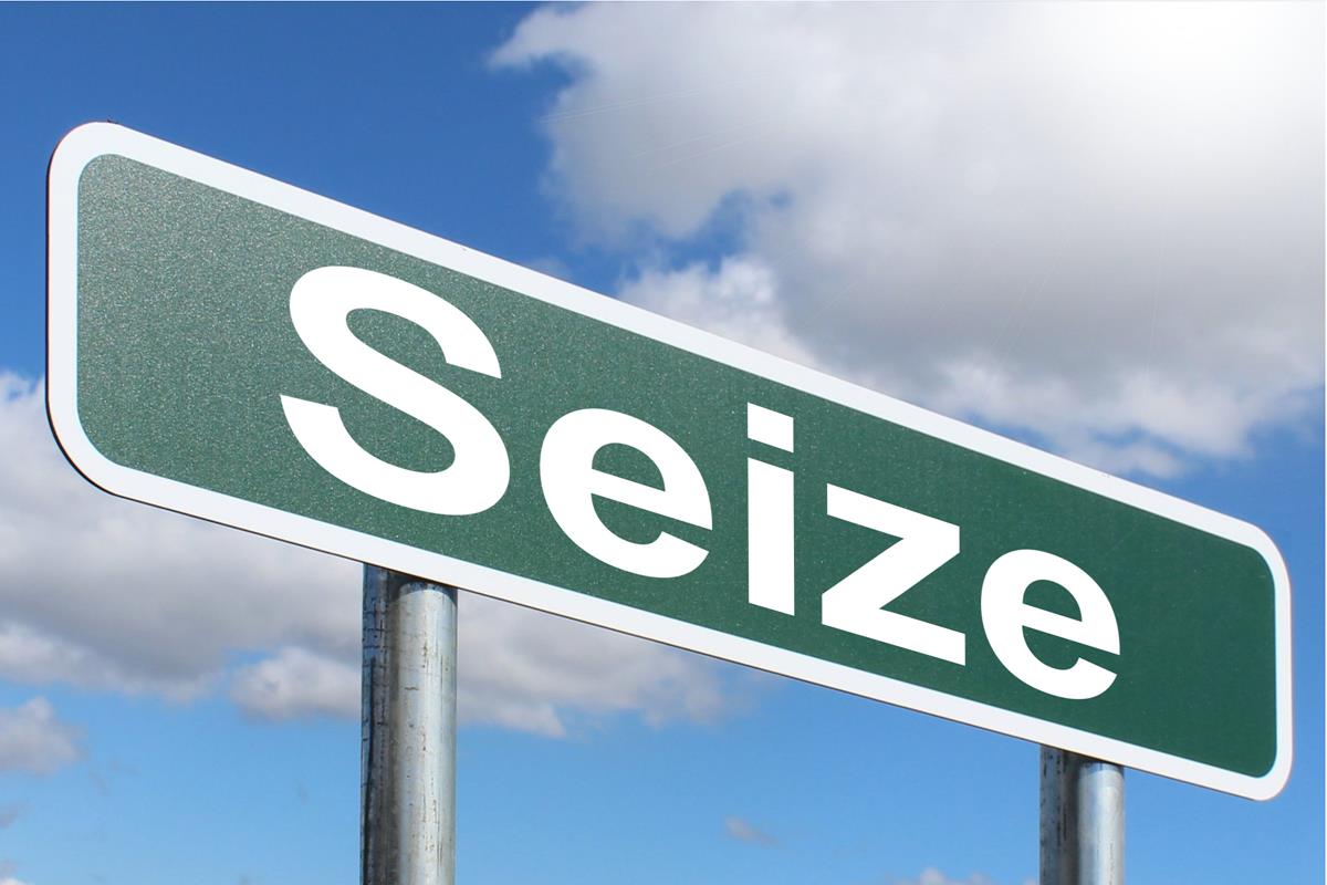 Seize Free Of Charge Creative Commons Green Highway Sign Image